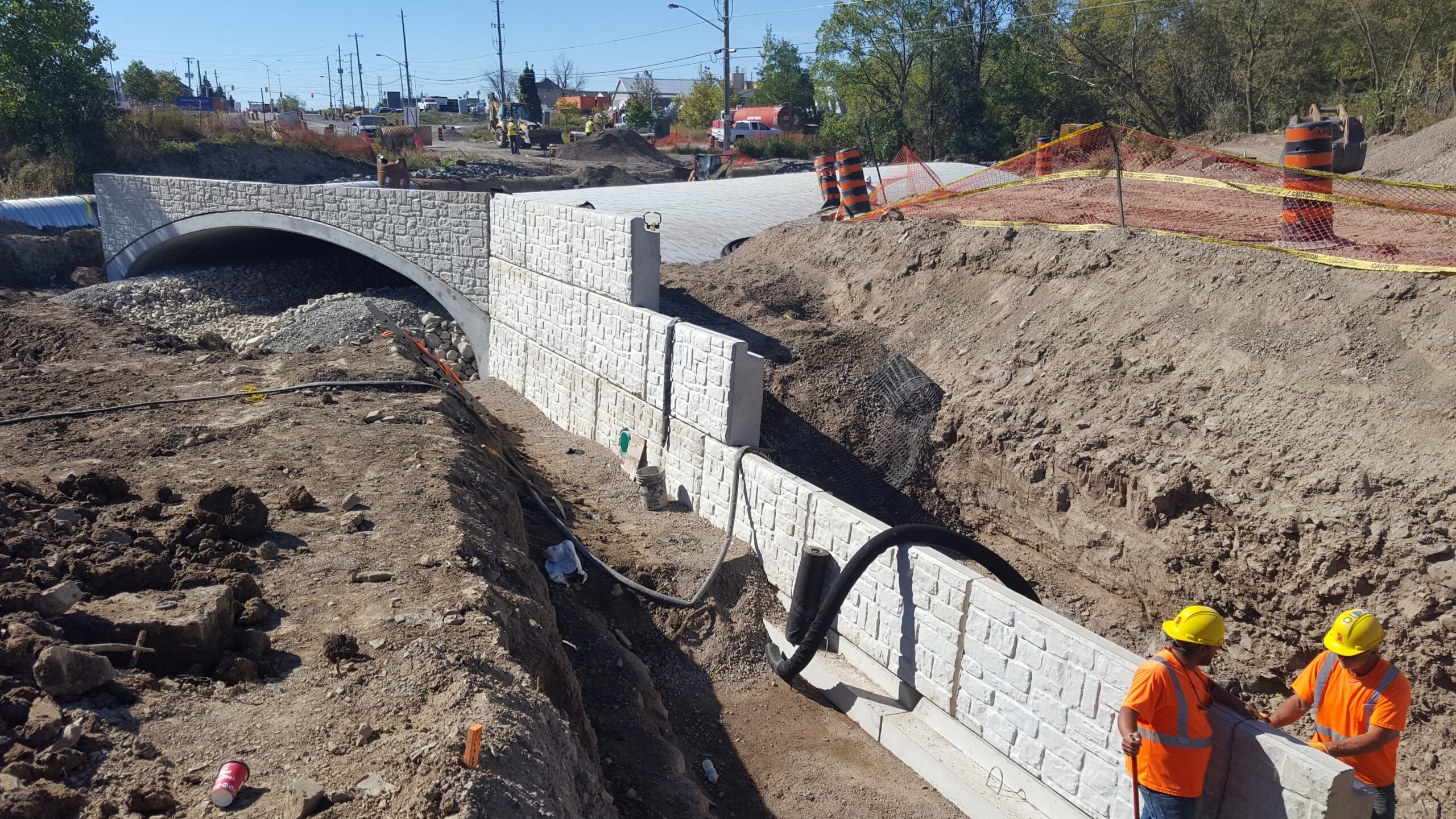 LG Retaining System - IECS Group Inc.