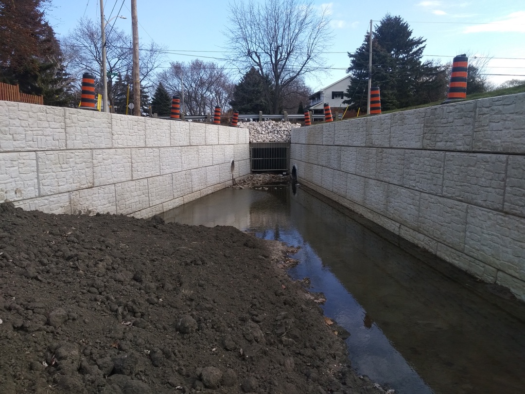 LG Retaining System - IECS Group Inc.